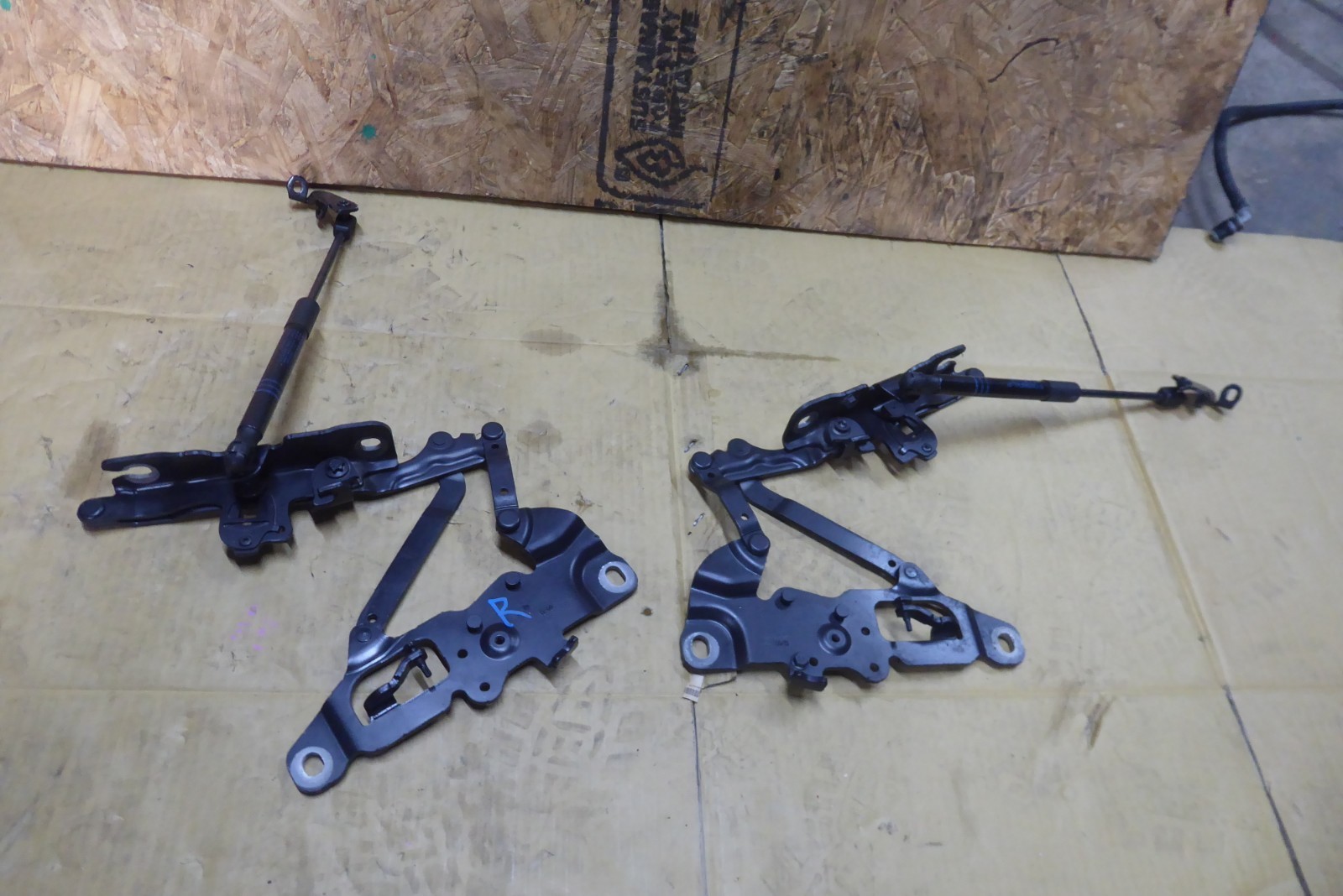 Front Hood Hinges Hinge Shock Set BMW F13 F12 F06 OEM 51237309119 650i ...