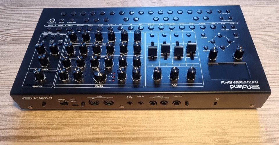 Roland - SH-4D Compact Desktop Synth - Perfect Condition - Boxed | eBay UK