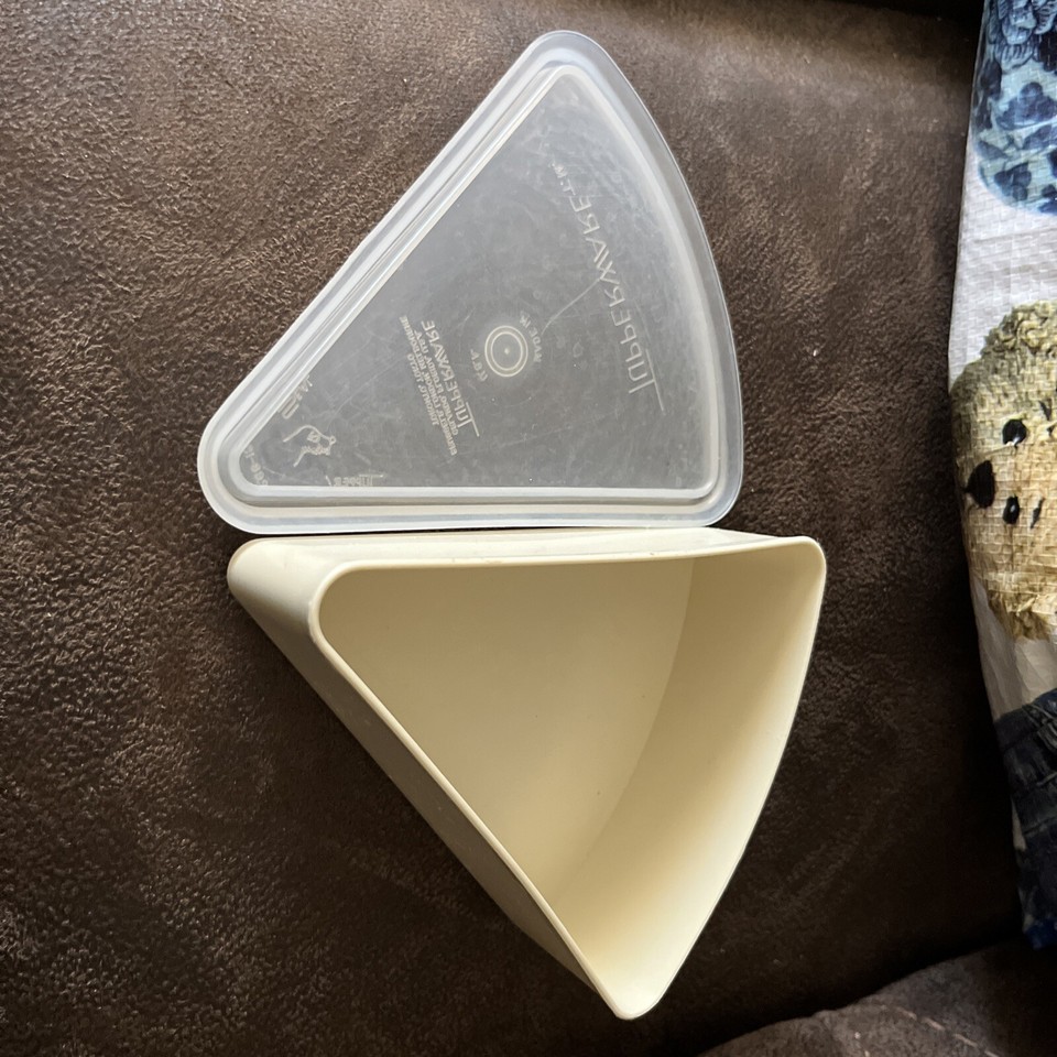 Tupperware Pie Slice Keeper Almond with Lid 269-16 | eBay