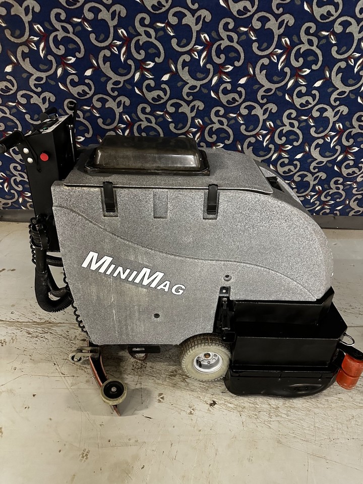 Tomcat Minimag 26D 26" Floor Scrubber with Batteries, Charger and FREE ...