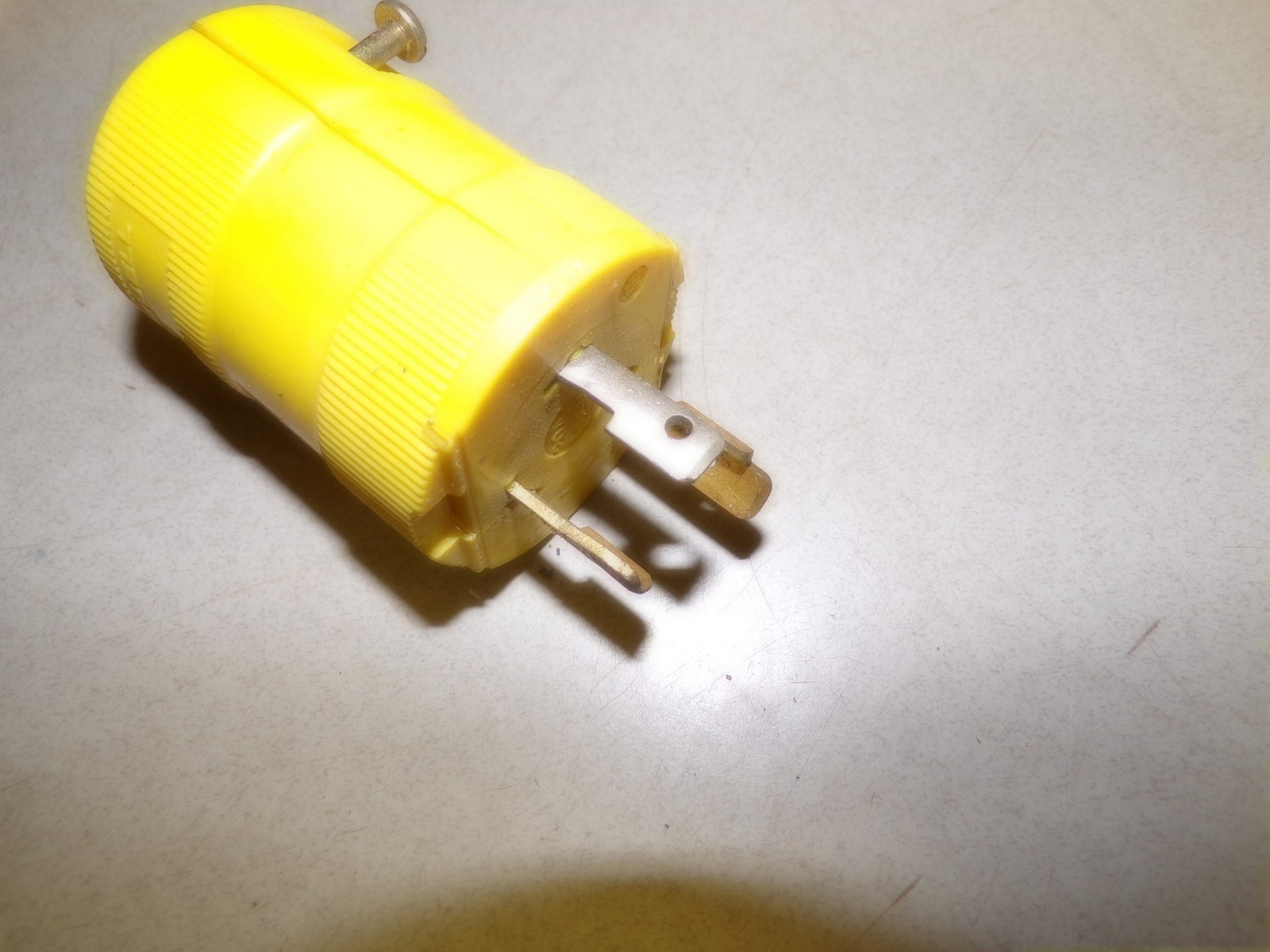 Hubbell Turn & Pull Twist Lock Plug Yellow 20A 125V *FREE SHIPPING* | eBay