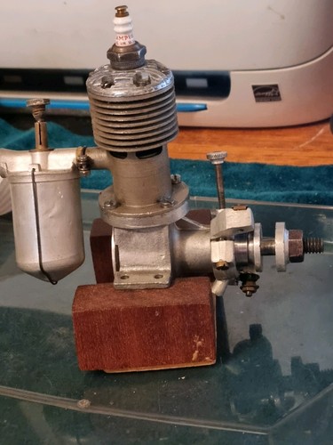 VINTAGE UNIDENTIFIED/UNBRANDED- SPARK -WIITH METAL FUEL TANK - MODEL ...