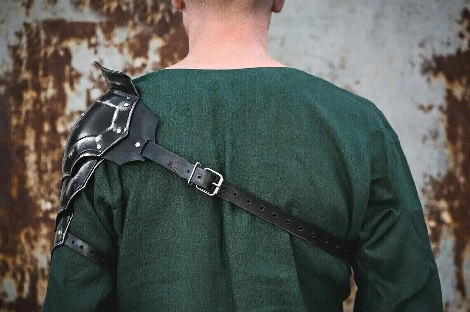 Steel armor pauldron for gladiator, metal cosplay shoulder, LARP ...