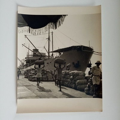 30x24 -GUINEE Jean Morin/Alger 1949- Chargement de bananes à CONAKRY ...