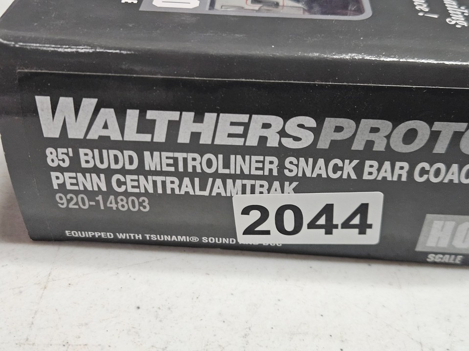 HO Walthers 920-14803 Penn Central Amtrak 85’ Budd Metroliner Coach DCC ...