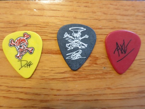 Guns N Roses guitar picks coa + Proof! Axl Rose Slash Duff signature ...