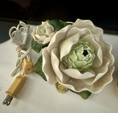 VTG WHITE PORCELAIN MAGNOLIA BLOOMING BUD FLOWER NIGHT LIGHT. No chips ...