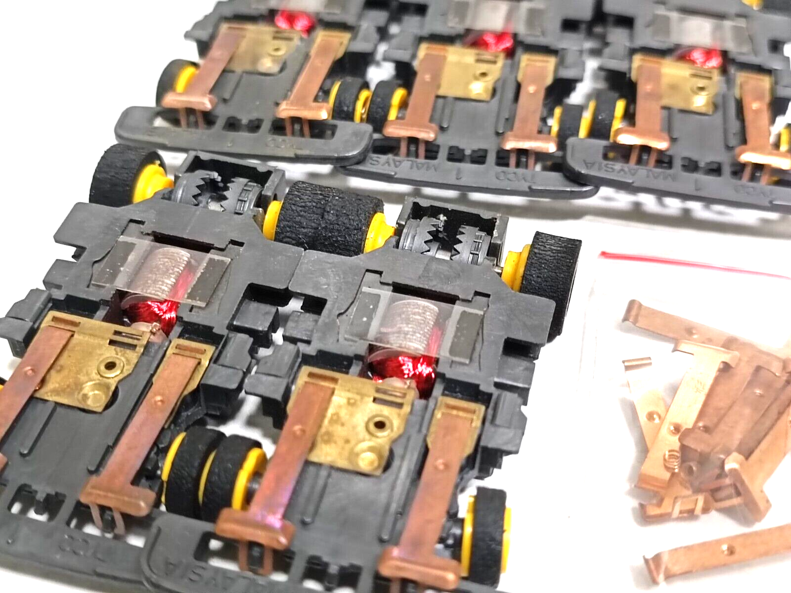 TYCO TCR 5 WIDE yellow wheels chassis complete with extra shoes.SUPER ...