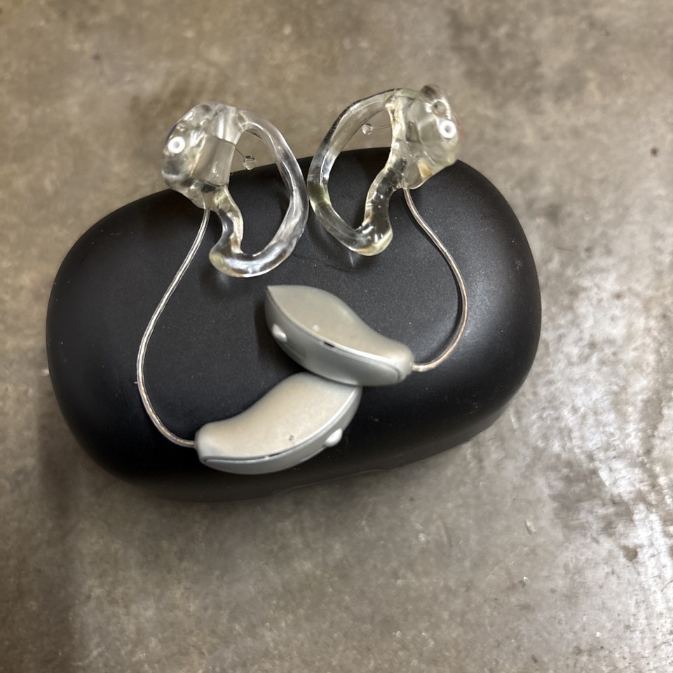 PAIR OF RECHARGEABLE STARKEY GENESIS AI 24DIGITAL MRIC R HEARING AIDS ...