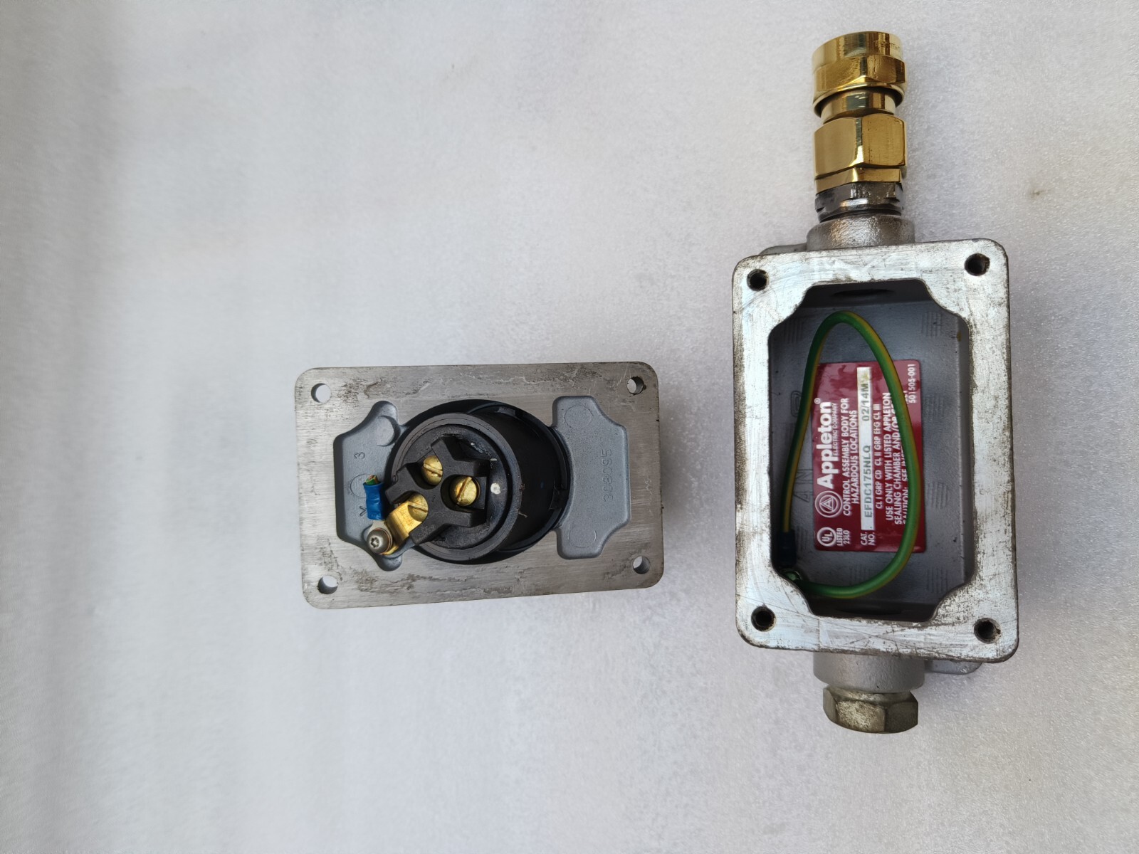 Appleton EFSR2023 RECEPTACLE INTERLOCKED WITH SWITCH FOR HAZARDIOUS ...