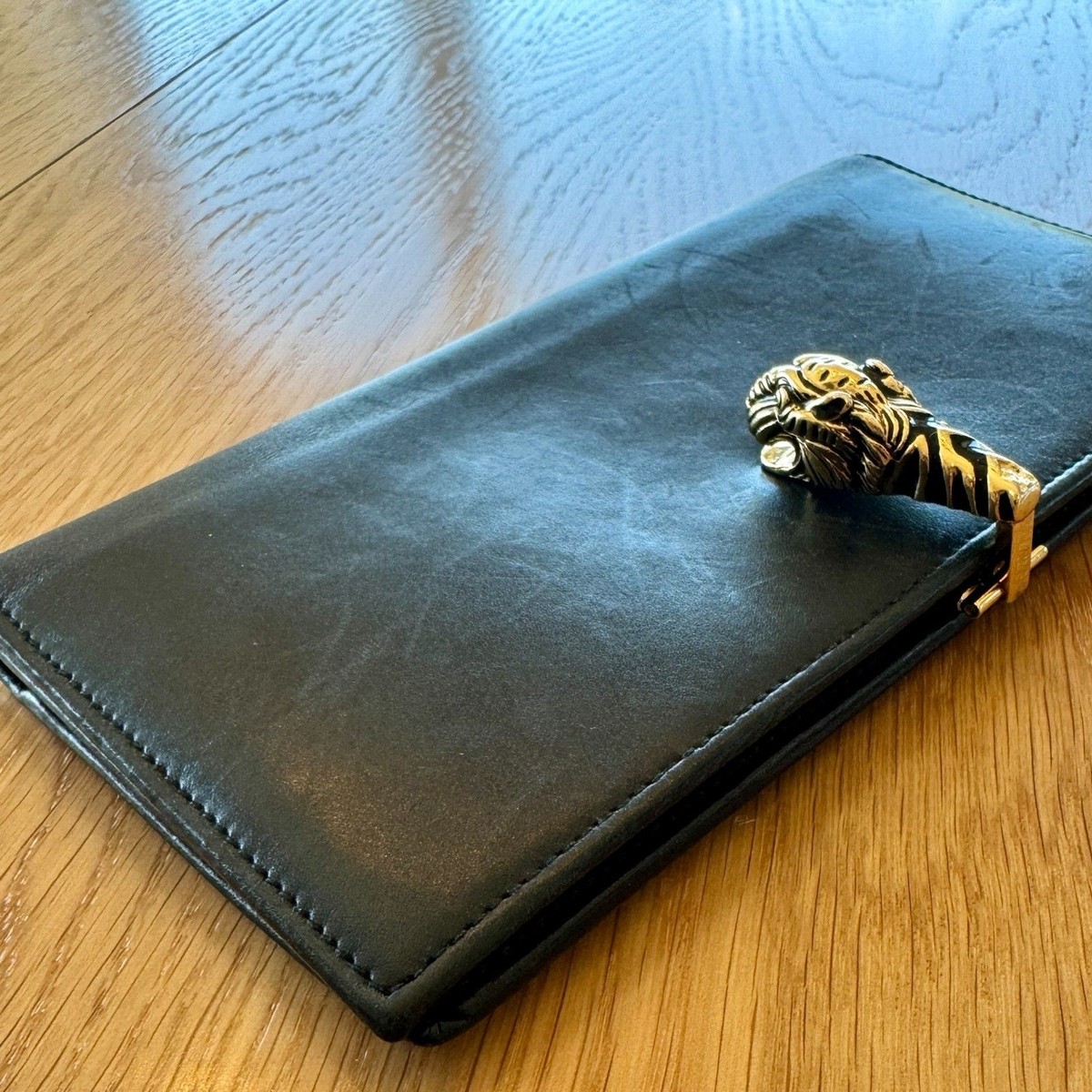 Vintage Gucci Tiger Head Black Leather Bi-Fold Wallet - Rare Vintage Gucci Tiger Head Black Leather Bi-Fold Wallet - Rare