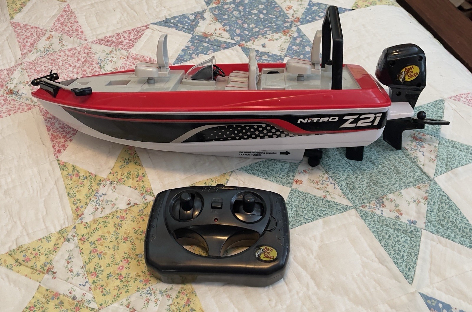 Bass Pro Shops Rare Nitro Z21 Radio Control Fishing Boat R/C model bass ...