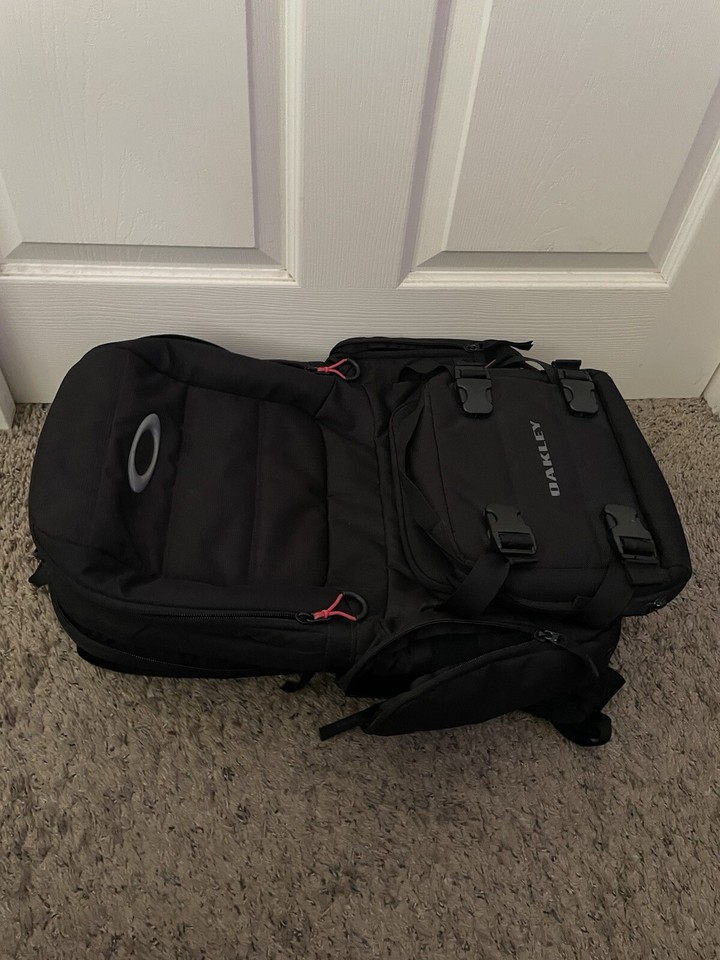 Oakley Chamber Range Black Backpack 92799-001 | eBay
