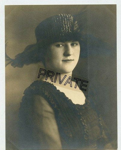 9 1/2" x 7 1/2" B/W Vintage Photo - Close Up, Interesting Lady - Large ...