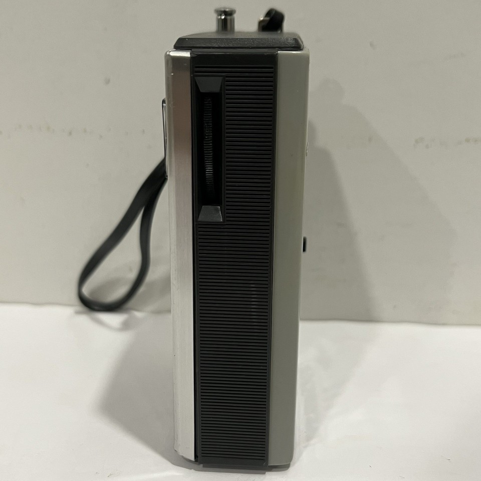 Vintage Realistic Radio Shack Tandy Solid State Pocket AM/FM Radio ...