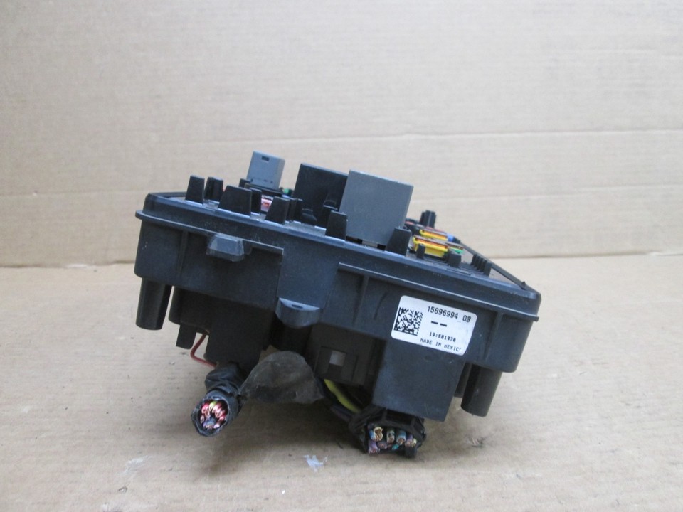 10 11 2010 2011 Cadillac SRX Engine Fuse Box Relay Junction Block Panel ...