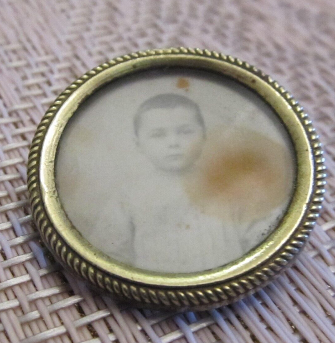 Broche ancienne porte photo ronde métal doré - Gem