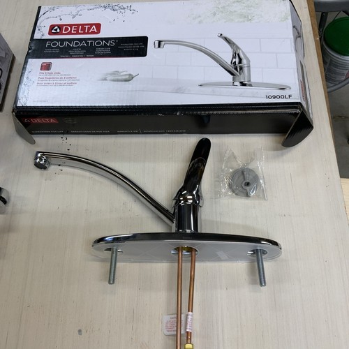 NEW Delta Foundations Single-Handle Standard Kitchen Faucet in ...