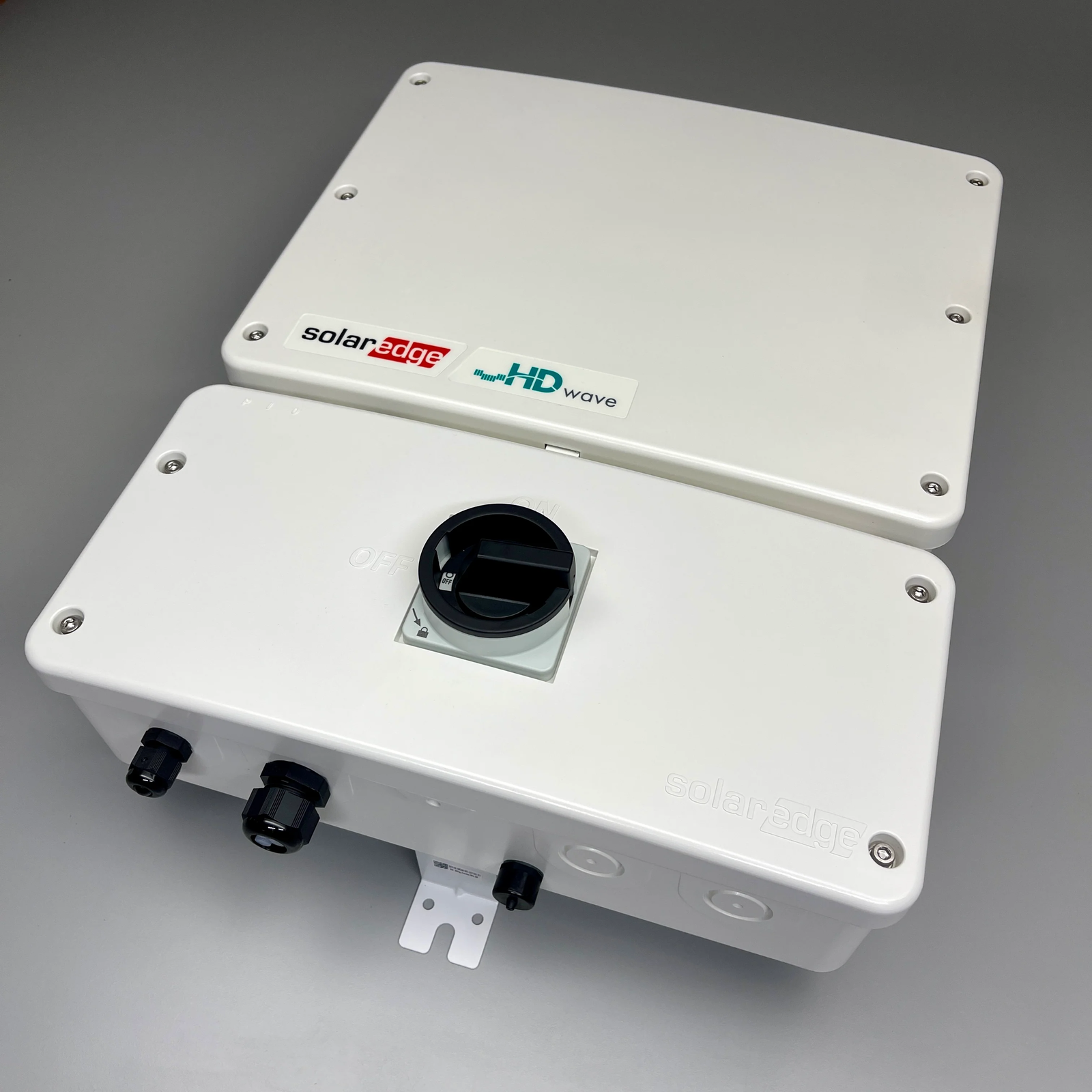 SOLAREDGE Single-Phase Solar Inverter w/ HD-Wave Technology 7600W ...