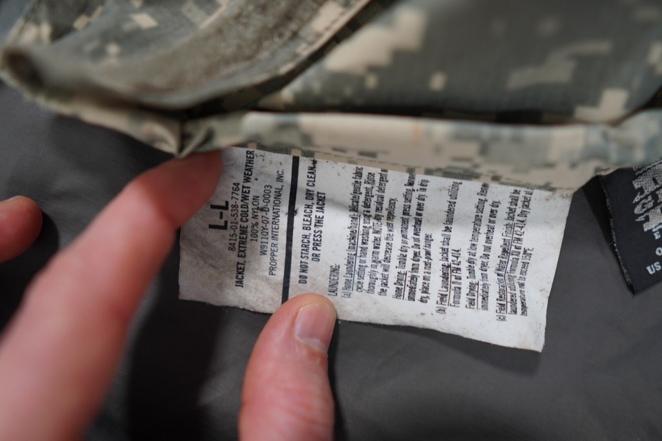 Military Jacket Extreme Cold Wet Weather Parka UCP Camo Gore-Tex Size ...