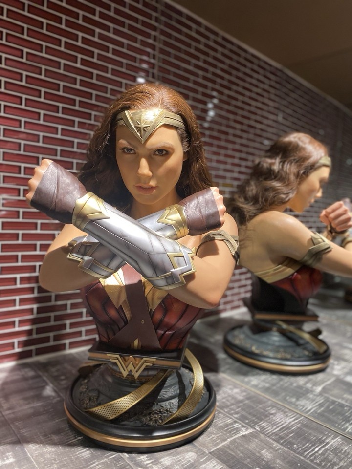 Queen Studios Wonder Woman 1:1 bust Gal Gadot lifesize | eBay