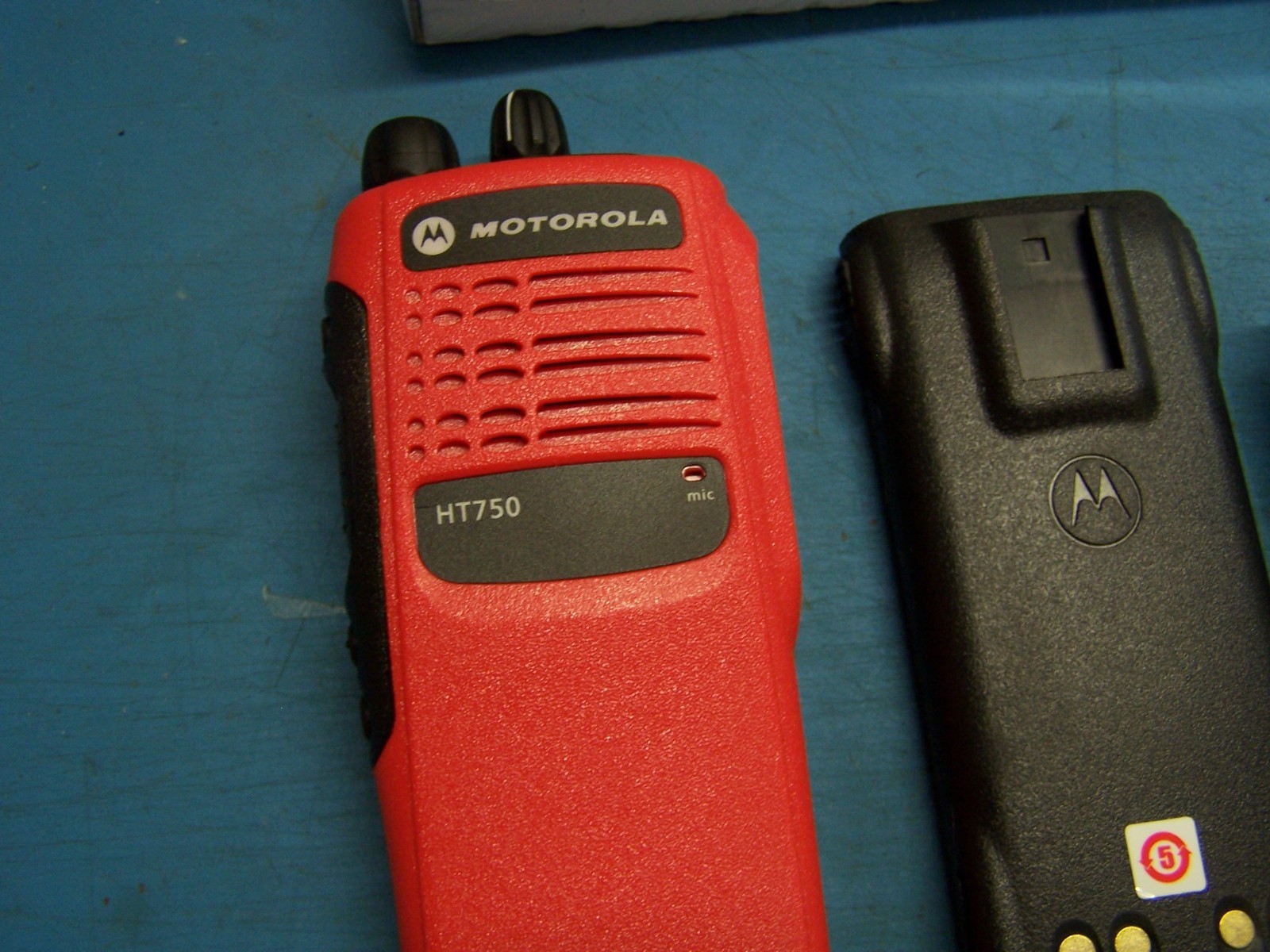 Motorola HT750 UHF 450-512MHz 4 Channel AAH25SDC9AA2AN New "VFD" Red ...