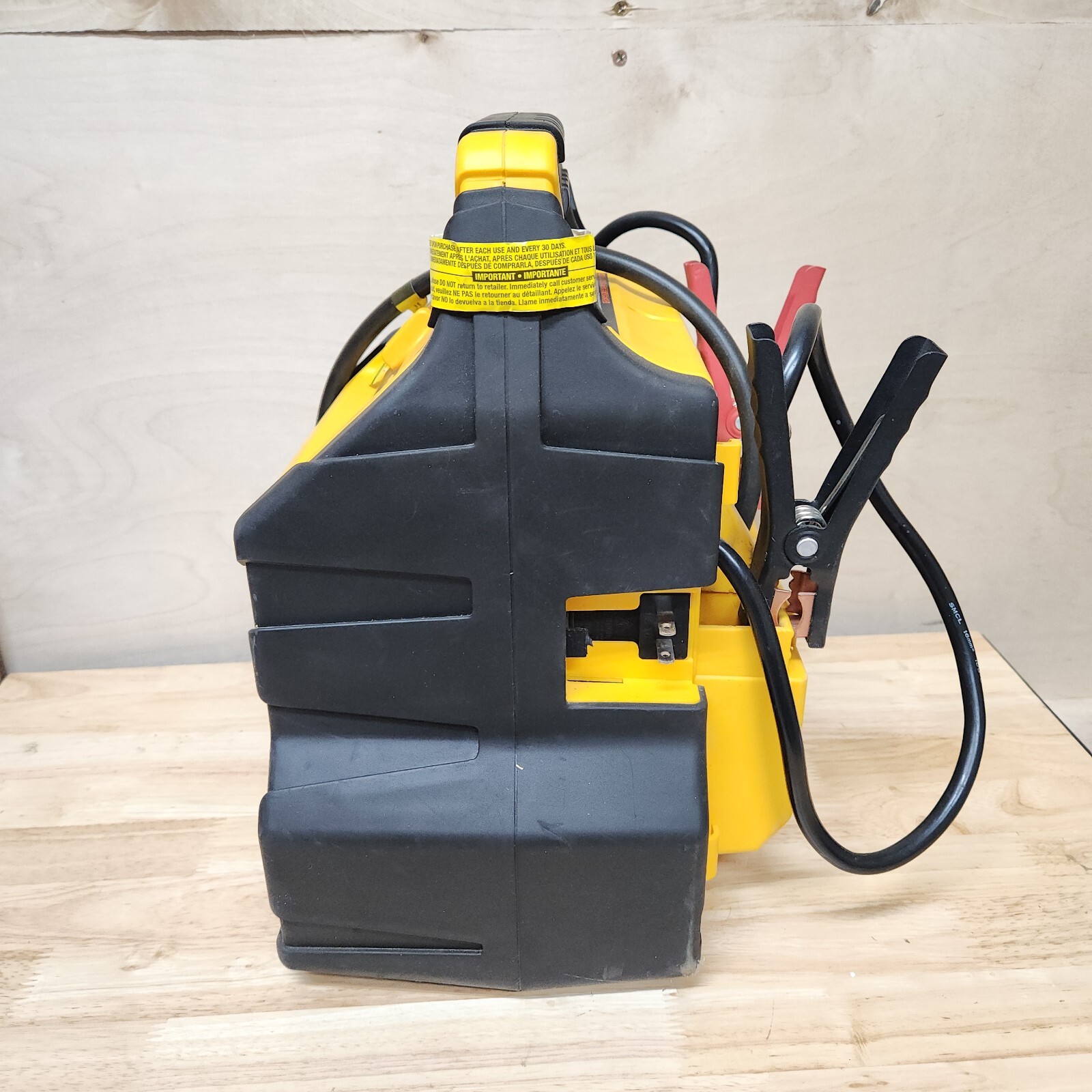 CAT Cj1000cp 1000 Peak Amp Jump Starter Power Station Air Compressor ...