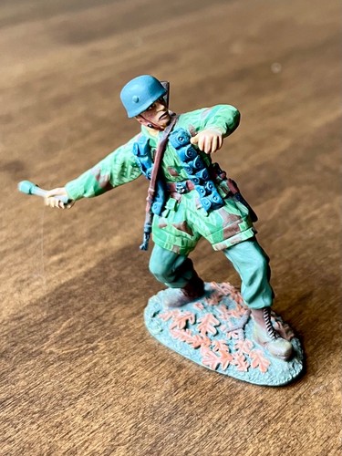 WWII German Paratrooper 1:32 Scale Painted Metal Toy Soldier ONTC | eBay