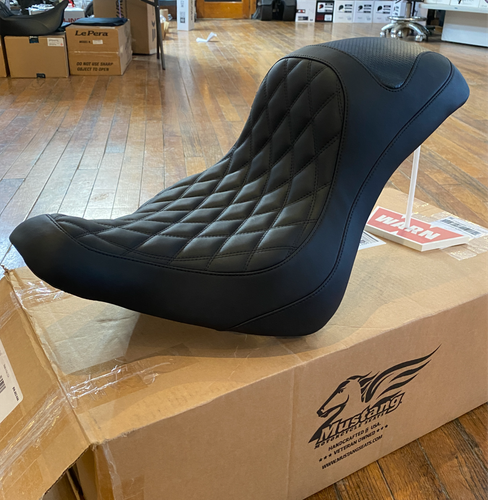 Mustang Extreme Fastback Diamond Seat fits 2018-2023 Harley Softail Fat ...