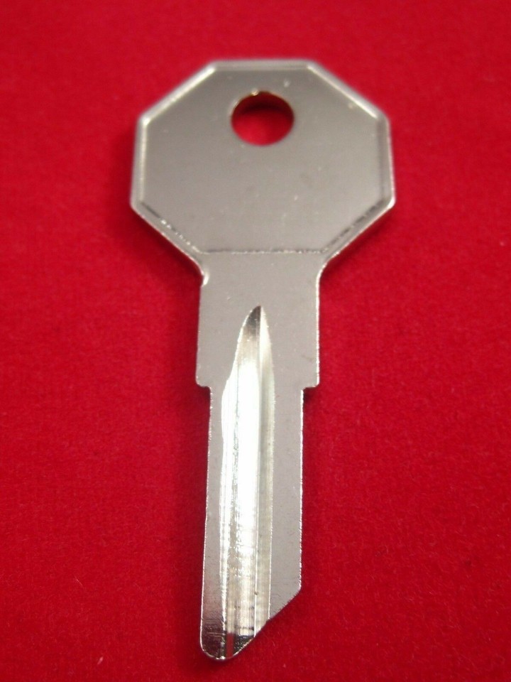 ILCO Briggs & Stratton B2 KEY BLANK Packard Chevrolet Harley Davidson ...