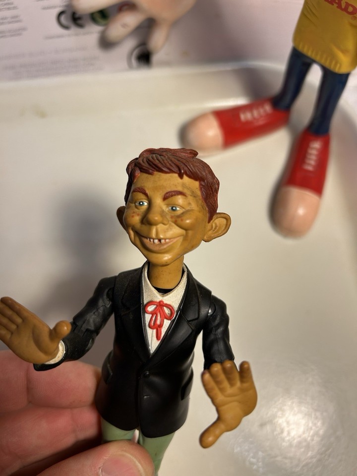 8 MAD MAGAZINE ALRED E. NEUMAN JUST-US-LEAGUE OF STUPID HEROES ACTION ...