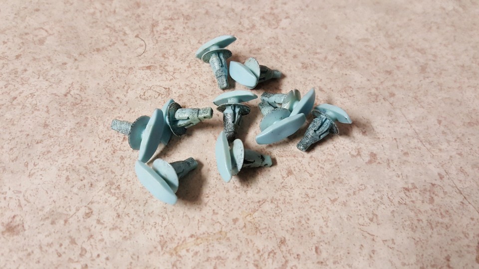 mazda weatherstrip clips fasteners BC1D58762 (qty 10) | eBay