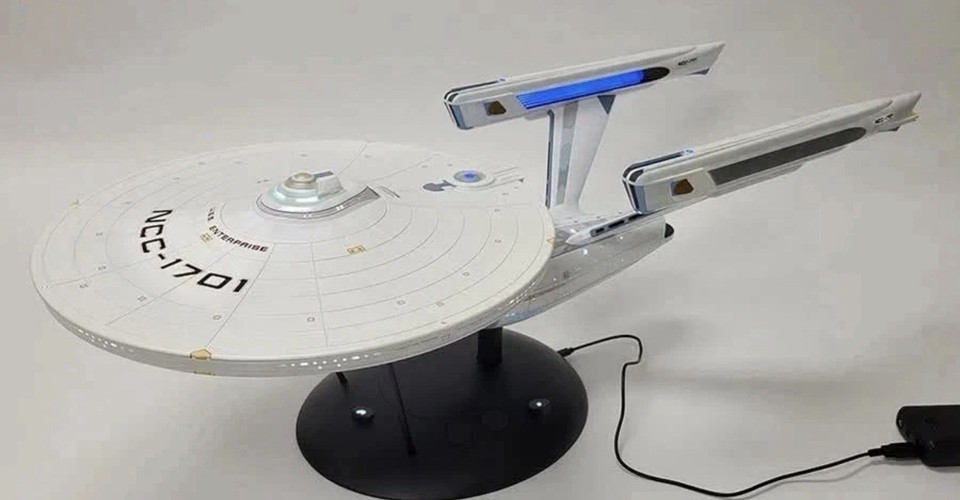 Tomy Star Trek TMP USS Enterprise NCC-1701 Refit 1:350 Die Cast Metal ...