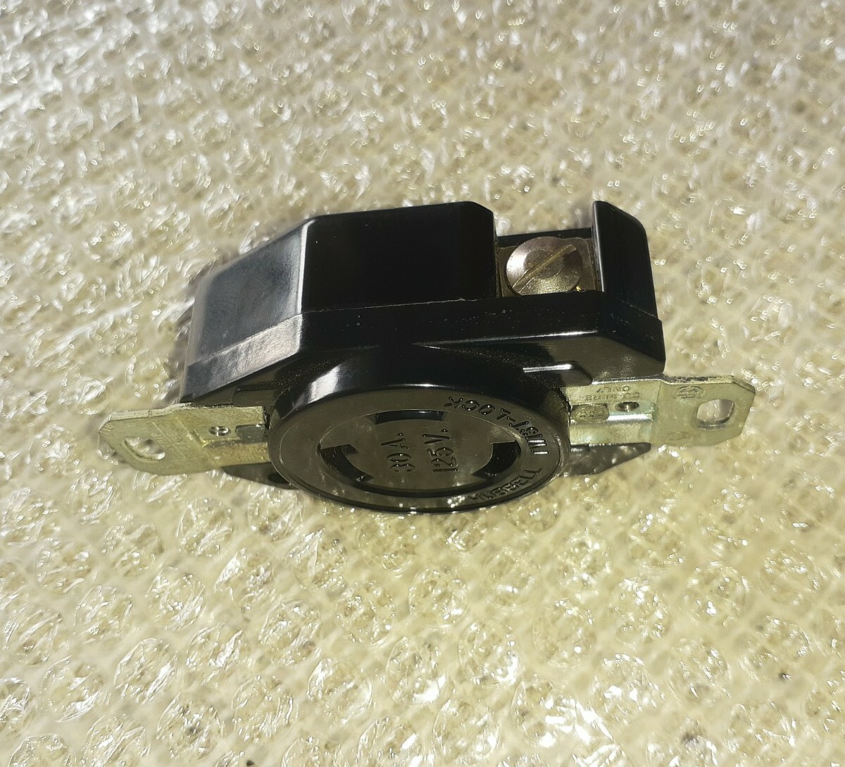 HUBBELL 2610 Twist-Lock Receptacle 3 wire Grounding 30 A. 125 V. Listed ...