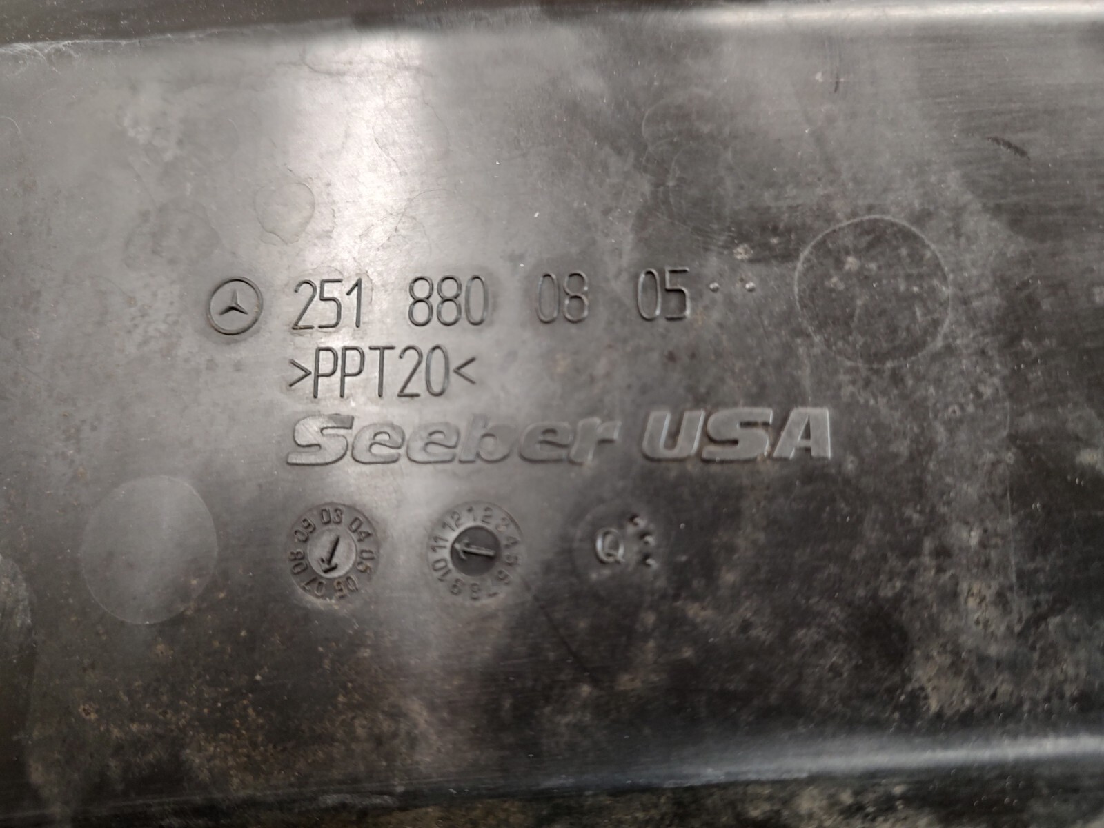 28 2008 Mercedes R350 Wiper Cowl Panel 2518800805 | Black | Plastic ...