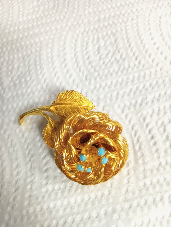 GOLD TONE SPUN WIRE VINTAGE TURQUOISE RHINESTONE FLOWER BROOCH PIN 2-1/ ...