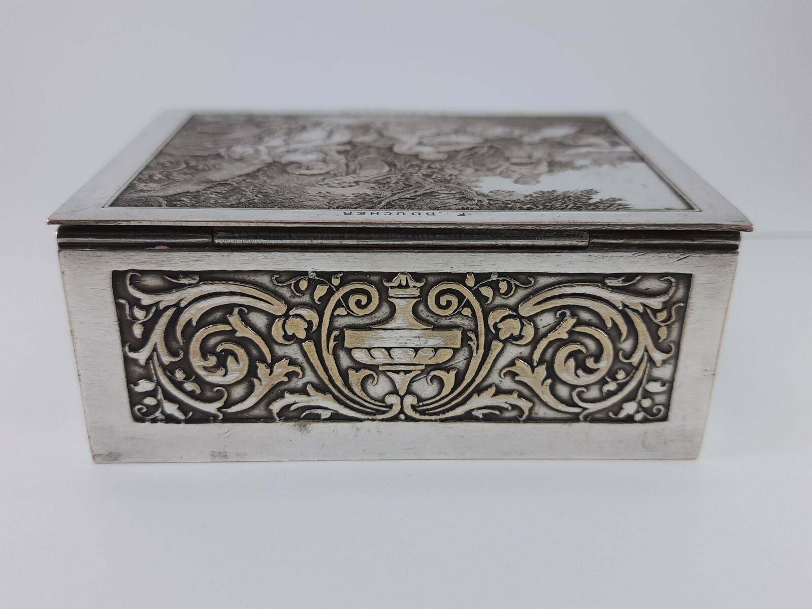 ANTIQUE BOX LE DENICHEUR CASKET WITH ENGRAVING SIGNED BY B.WICKER ...