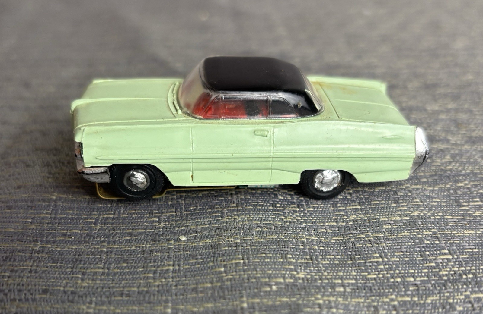 Atlas 1962 Pontiac Grand Prix Hardtop HO Slot Car Seafoam Green w ...
