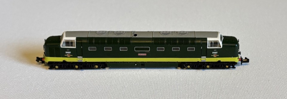 Graham Farish (371-285) Class 55 Deltic 'D9007' "Pinza" in BR Green ...