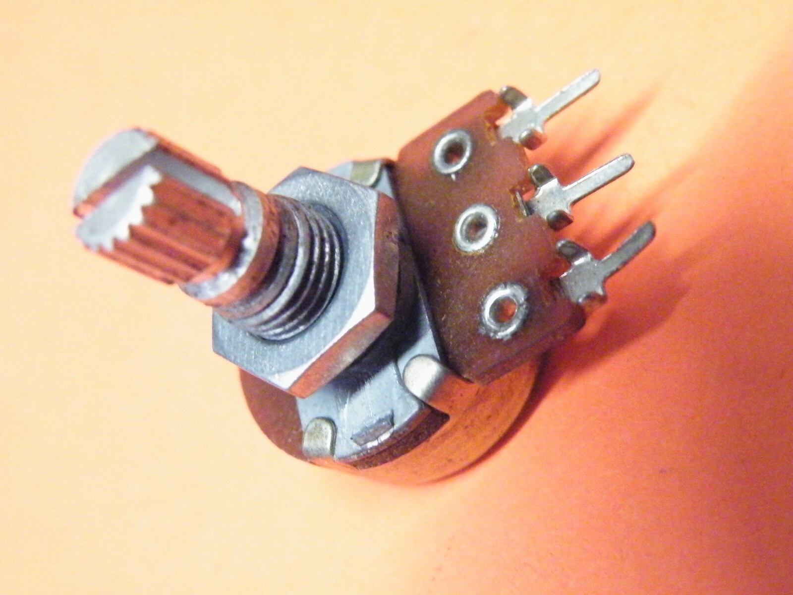 16mm Panel mounted potentiometer pot 6mm splined shaft 5K Lin B5K Nut ...