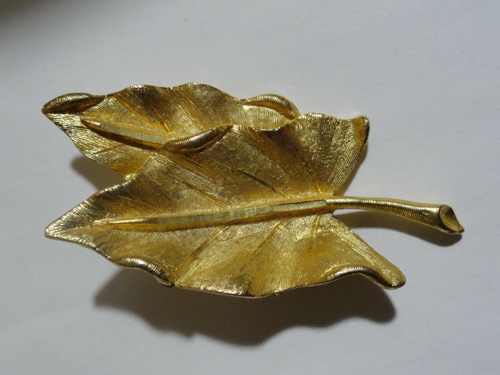 Vintage BSK Double Leaf Textured Gold Brooch Pin - Gem