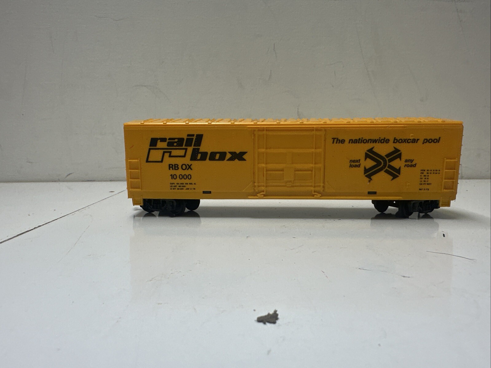 HO Scale "Rail Box" RBOX 10000 Fifty Foot Freight Train Box Car | eBay