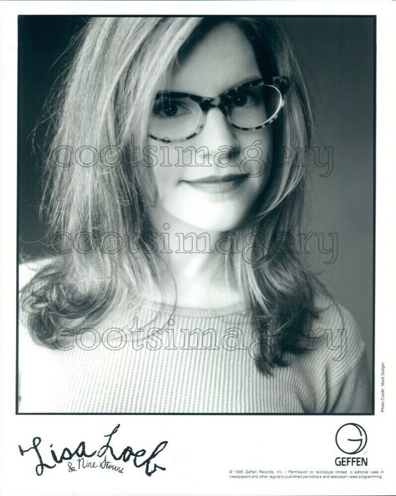 1990s Lisa Loeb Lisa Loeb Paved Her Own Way In The '90s — A Rare