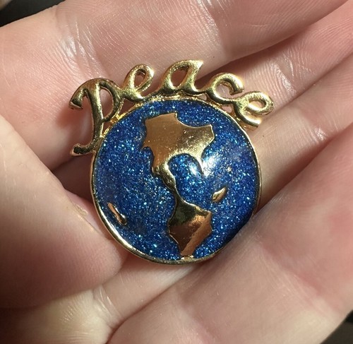 VINTAGE RARE PEACE ON EARTH PIN WORLD GLOBE BLUE ENAMEL GOLD TONE | eBay