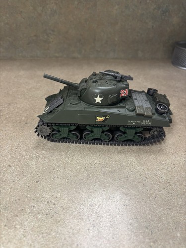 WWII 1/32 SCALE DIECAST BATTERY-OPERATED M-4 SHERMAN TANK Vintage!! | eBay