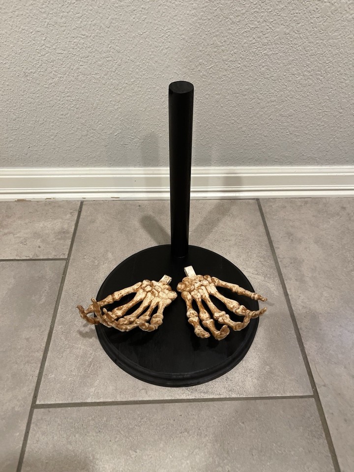The Evil Dead Necronomicon Book Display Stand Ed Gein Leatherface Book ...