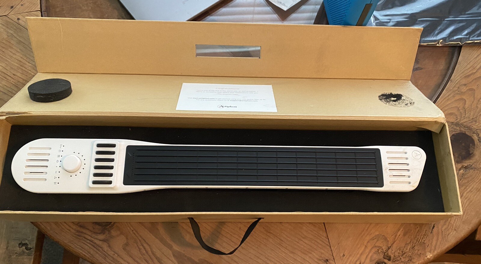 Artiphon INSTRUMENT 1 Adaptive Multi-Instrument MIDI Controller - White ...