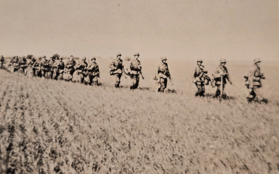 WEHRMACHT STEEL HELMET TROOPS w GEAR IN THE FIELD WW2 WWII German ...