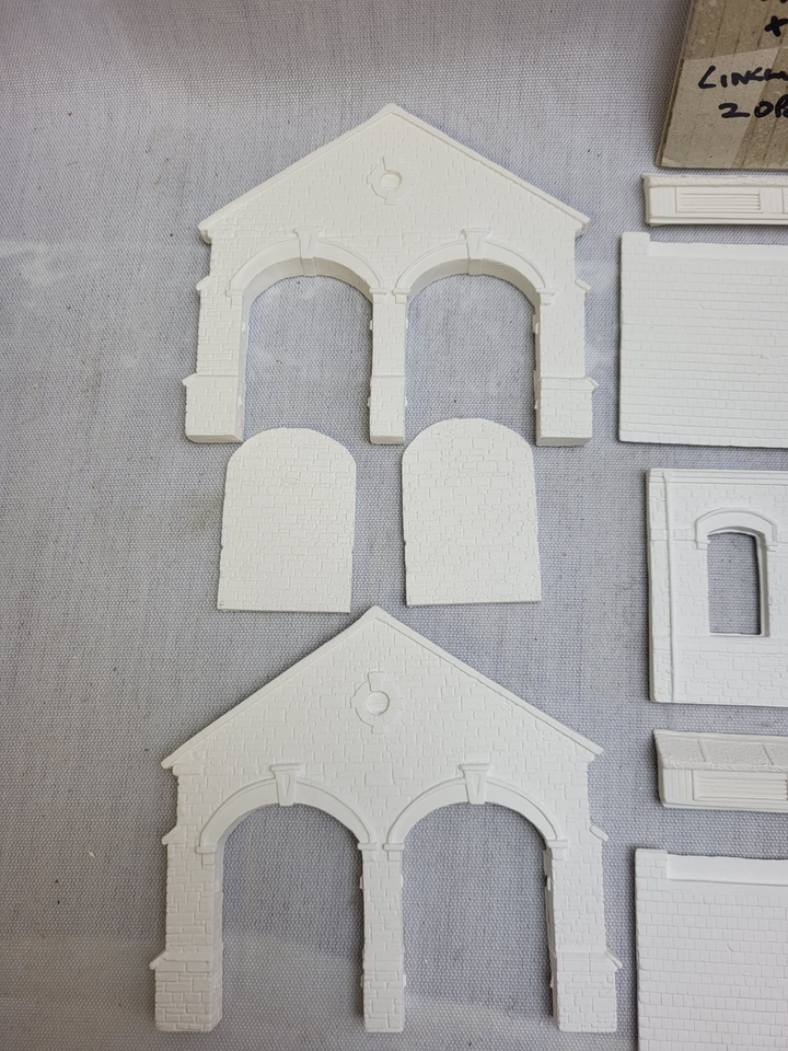 OO Gauge Stone Cast "Townstreet" Engine Shed Double Length Model ...