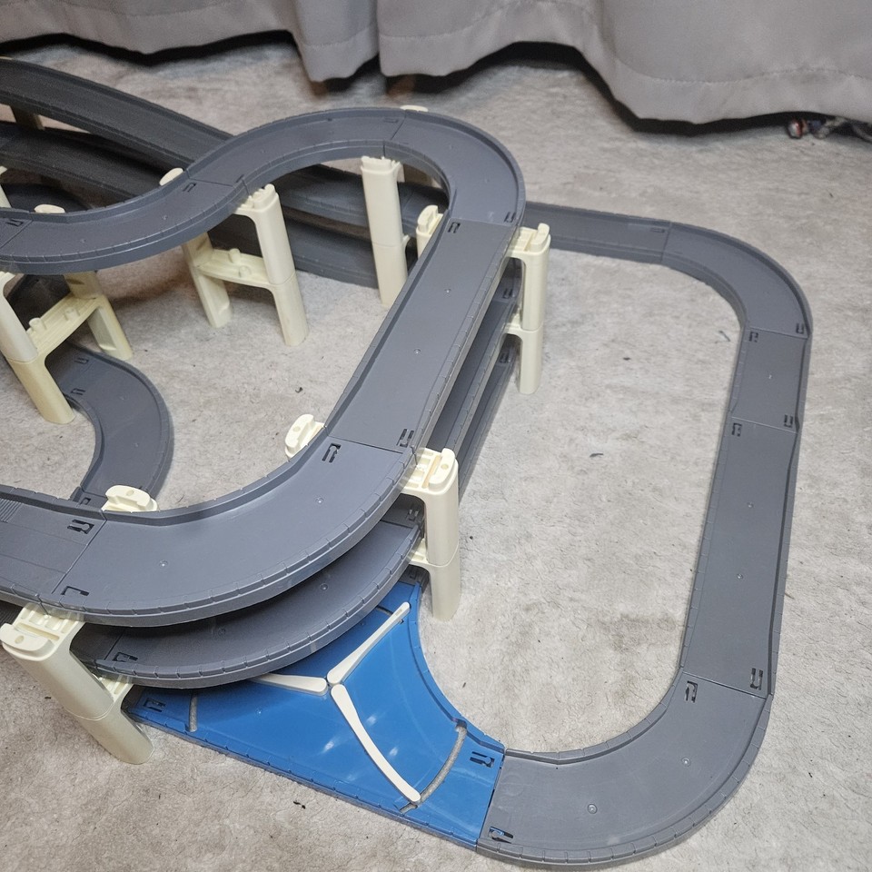 TOMY Trackmaster Thomas The Tank Engine Set Bridge Raised Road Rail ...